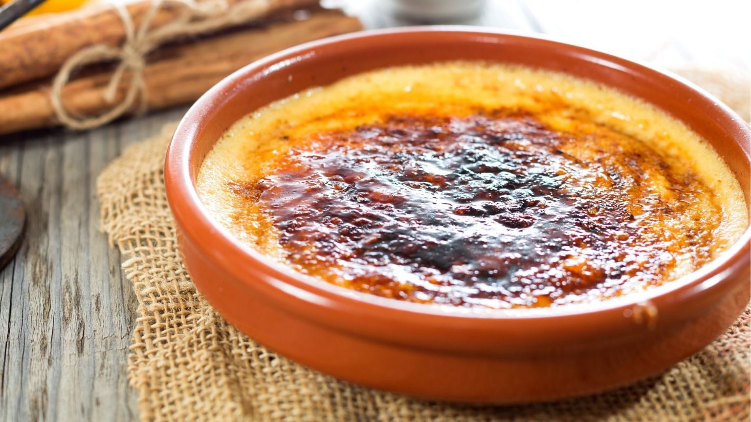 Crema catalana, historia y secretos de su preparación