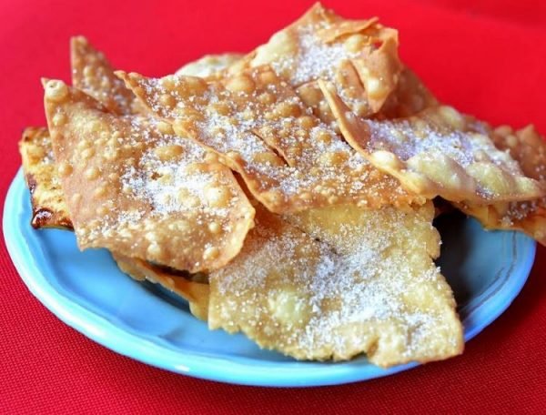 Crostoli o gróstoli, dulces típicos del norte de Italia