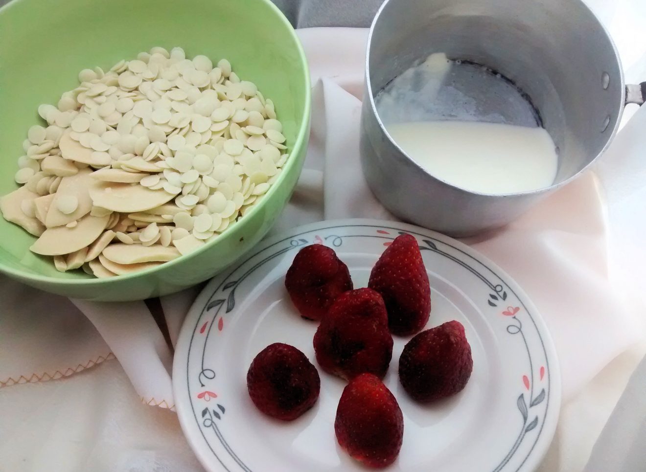 Crema de fresas o frutos rojos para decorar postres