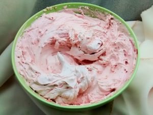 Crema de fresas o frutos rojos para decorar postres