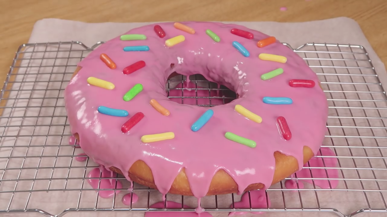 DONA GIGANTE DE LOS SIMPSON